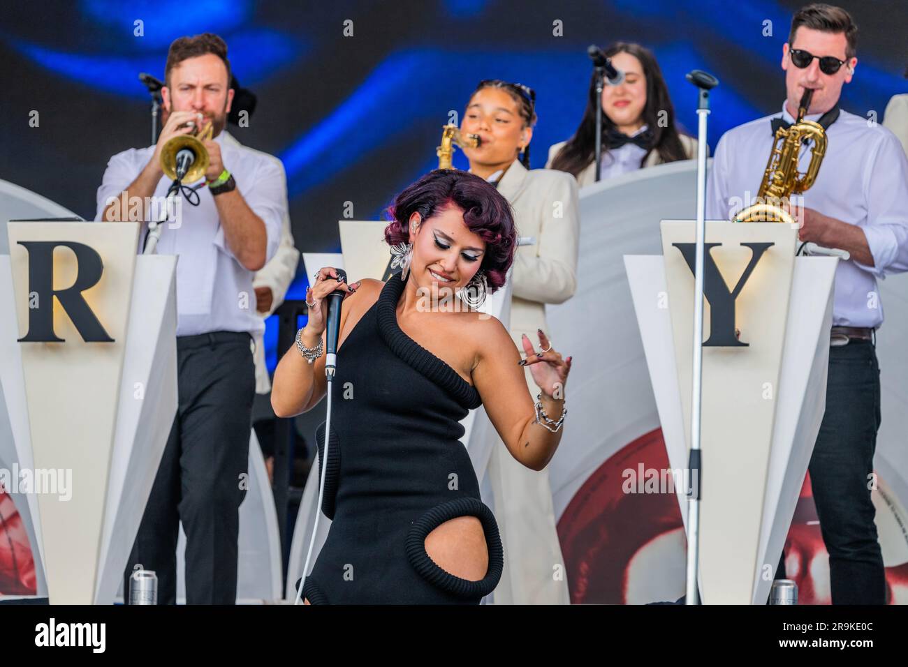 Raye stage hi-res stock photography and images - Alamy