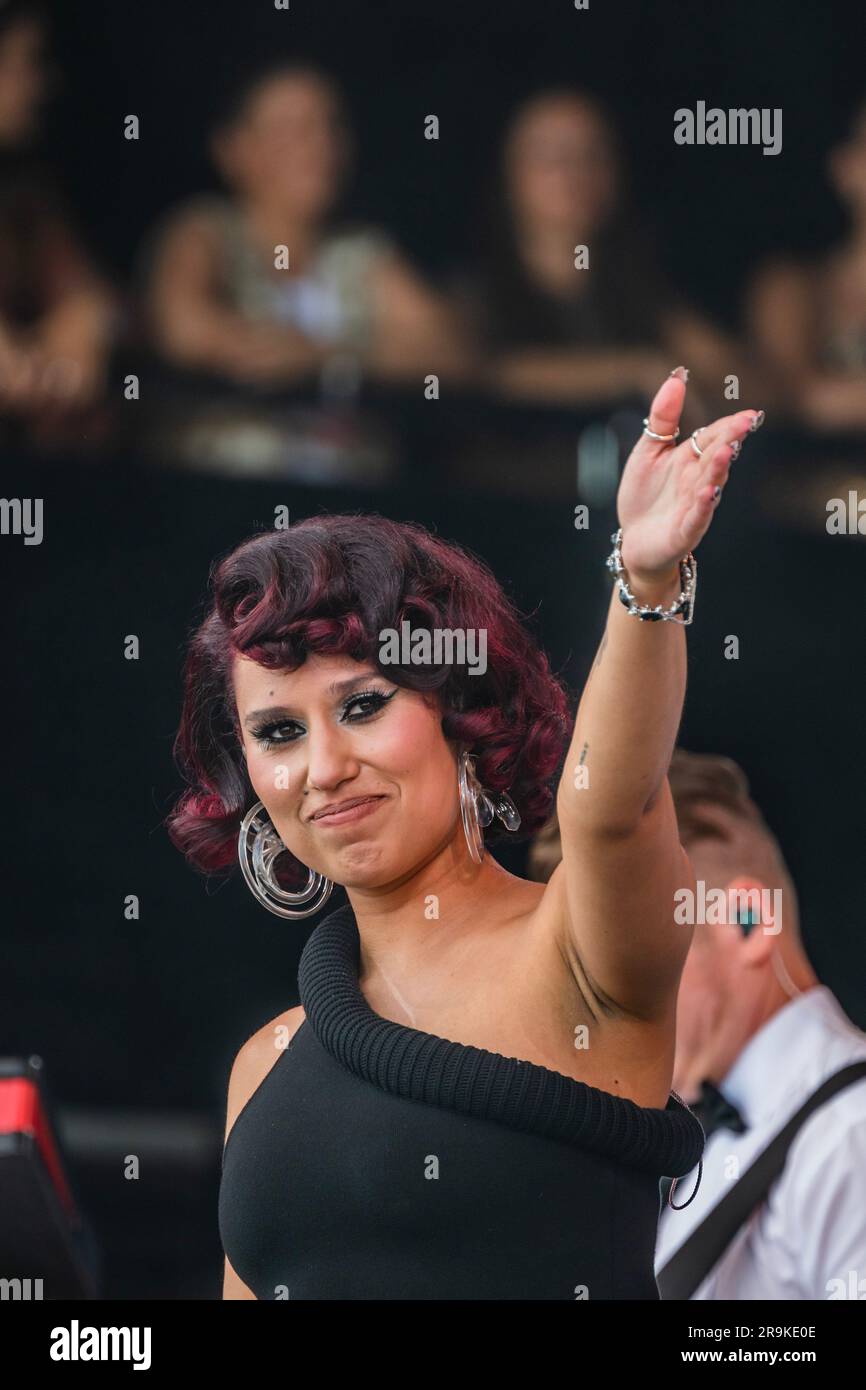 Raye Plays the Pyramid Stage - Saturday at the 2023 Glastonbury ...