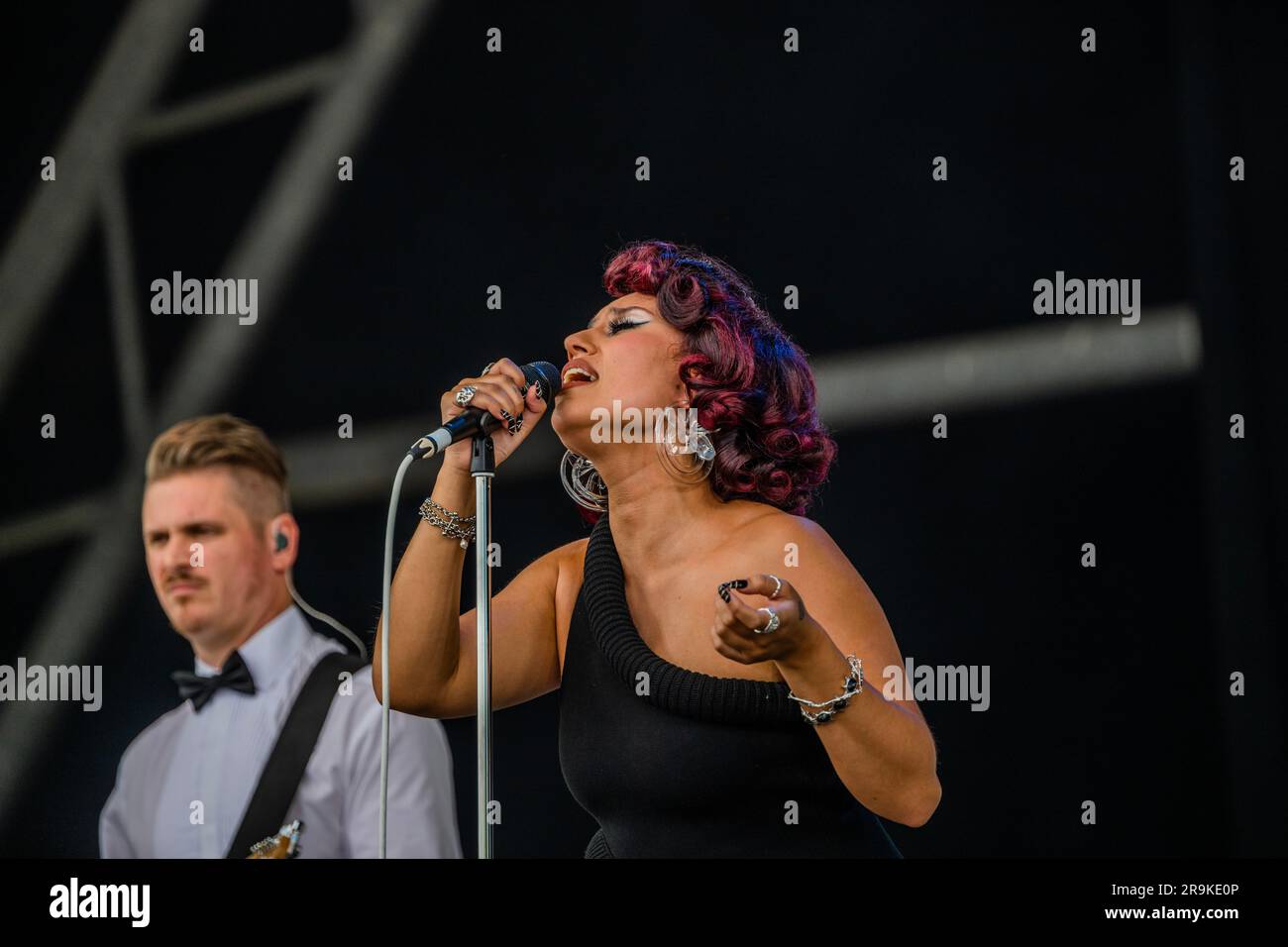 Raye Plays the Pyramid Stage - Saturday at the 2023 Glastonbury ...