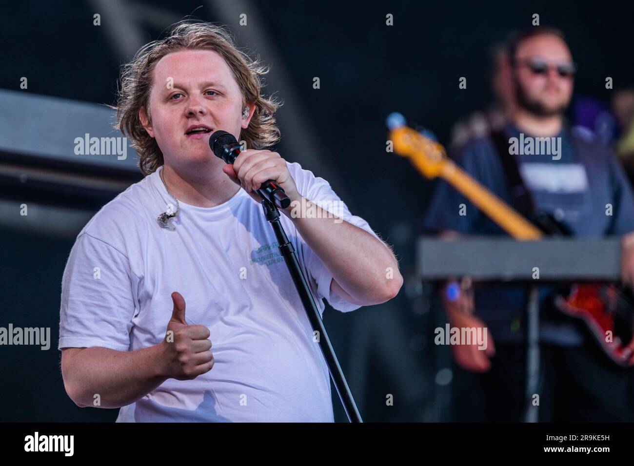 Lewis Capaldi plays the Pyramid Stage - Saturday at the 2023 ...