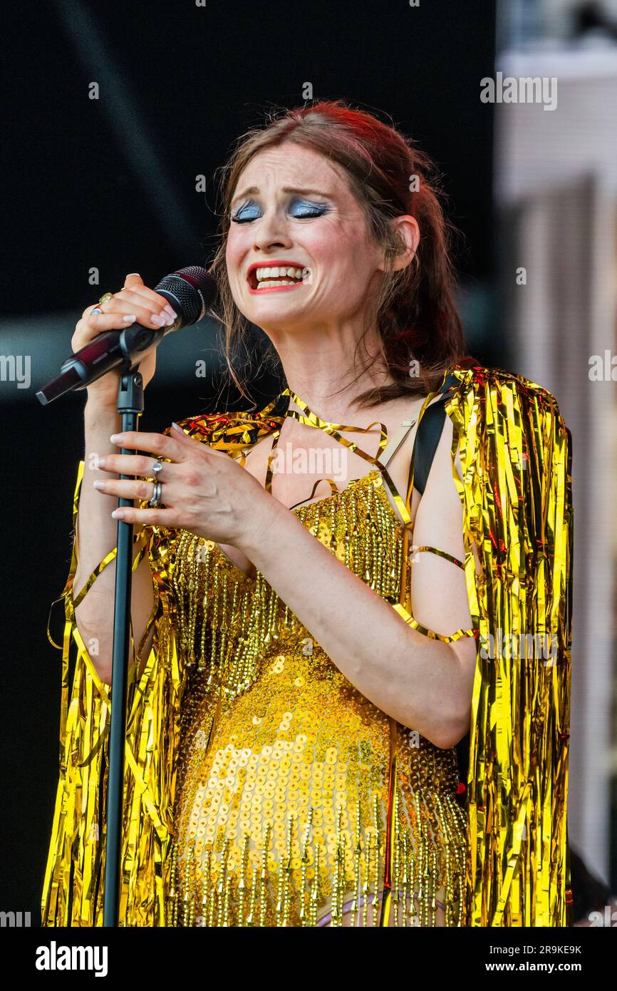 Sophie Ellis-Bexter plays the Pyramid Stage - Sunday at the 2023 ...