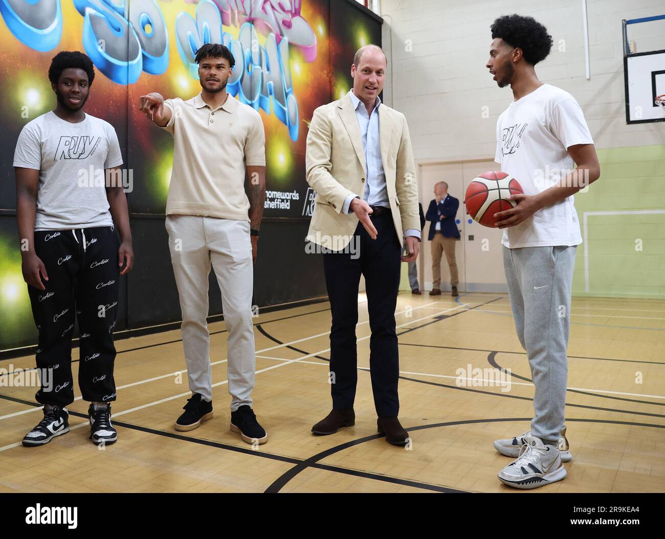 The Prince of Wales plays basketball with footballer Tyrone Mings ...