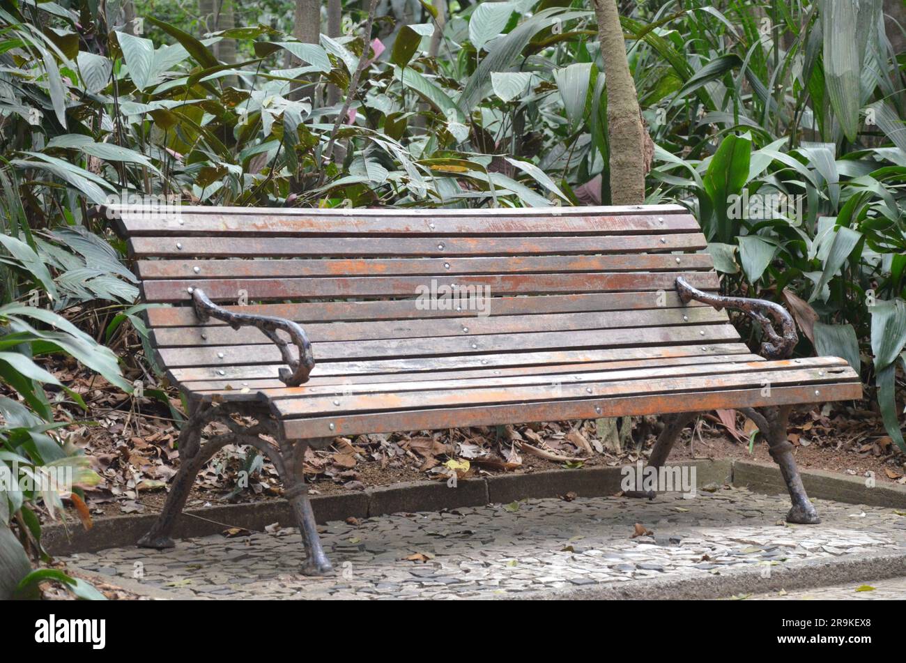 Deteriorated bench hi-res stock photography and images - Alamy