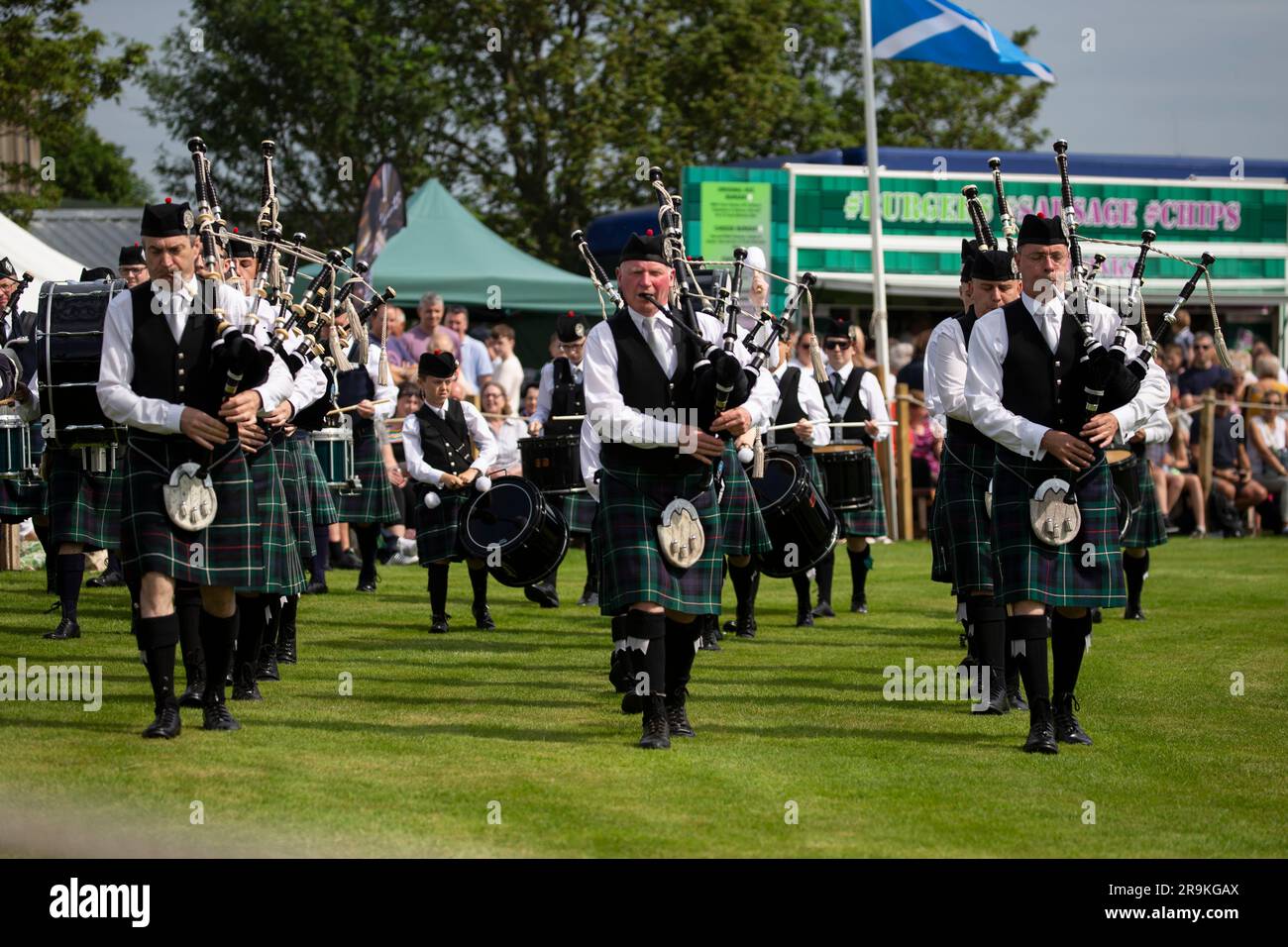 Thurso and district scottish pipe band hi-res stock photography and ...
