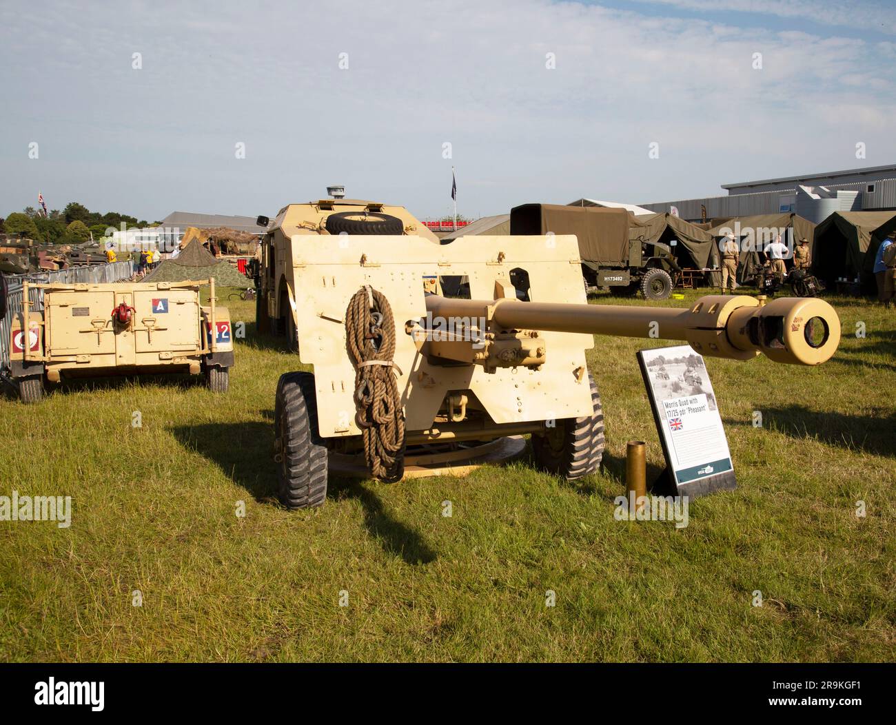 Ordnance QF 25-pounder British field gun and howitzer used during the ...