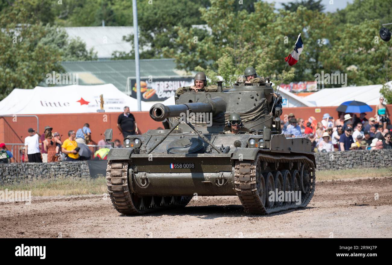 AMX-13 is a French light tank. Char 13t-75 Modèle 51. Tankfeast 23 ...