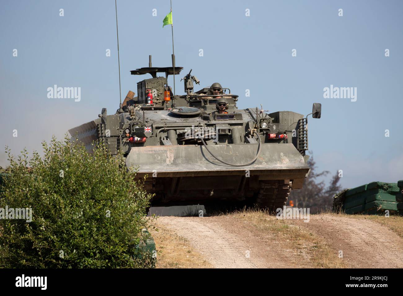 Challenger Armoured Repair and Recovery Vehicle CRARRV, British Army ...