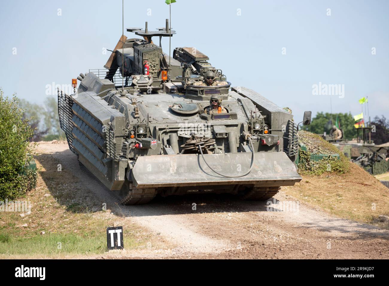 Challenger Armoured Repair and Recovery Vehicle CRARRV, British Army ...