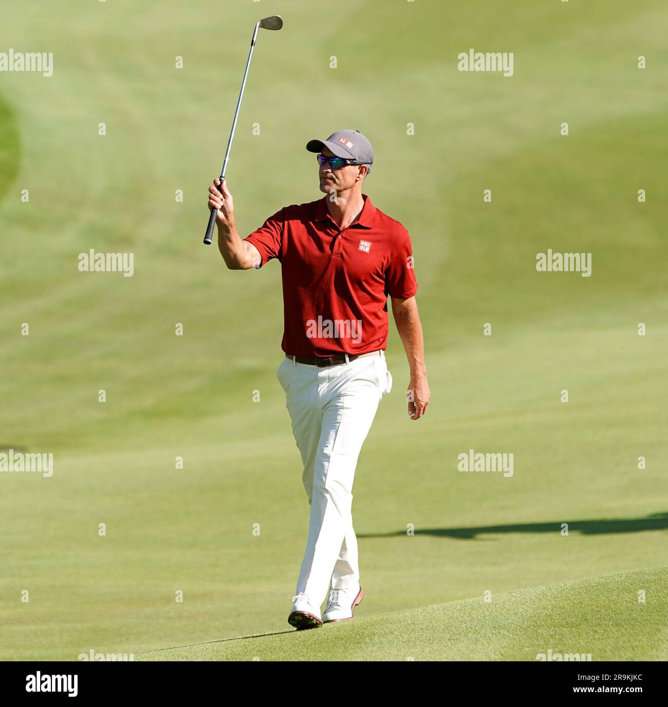 Cromwell, Connecticut, USA. 25th June, 2023. Adam Scott waves to the ...