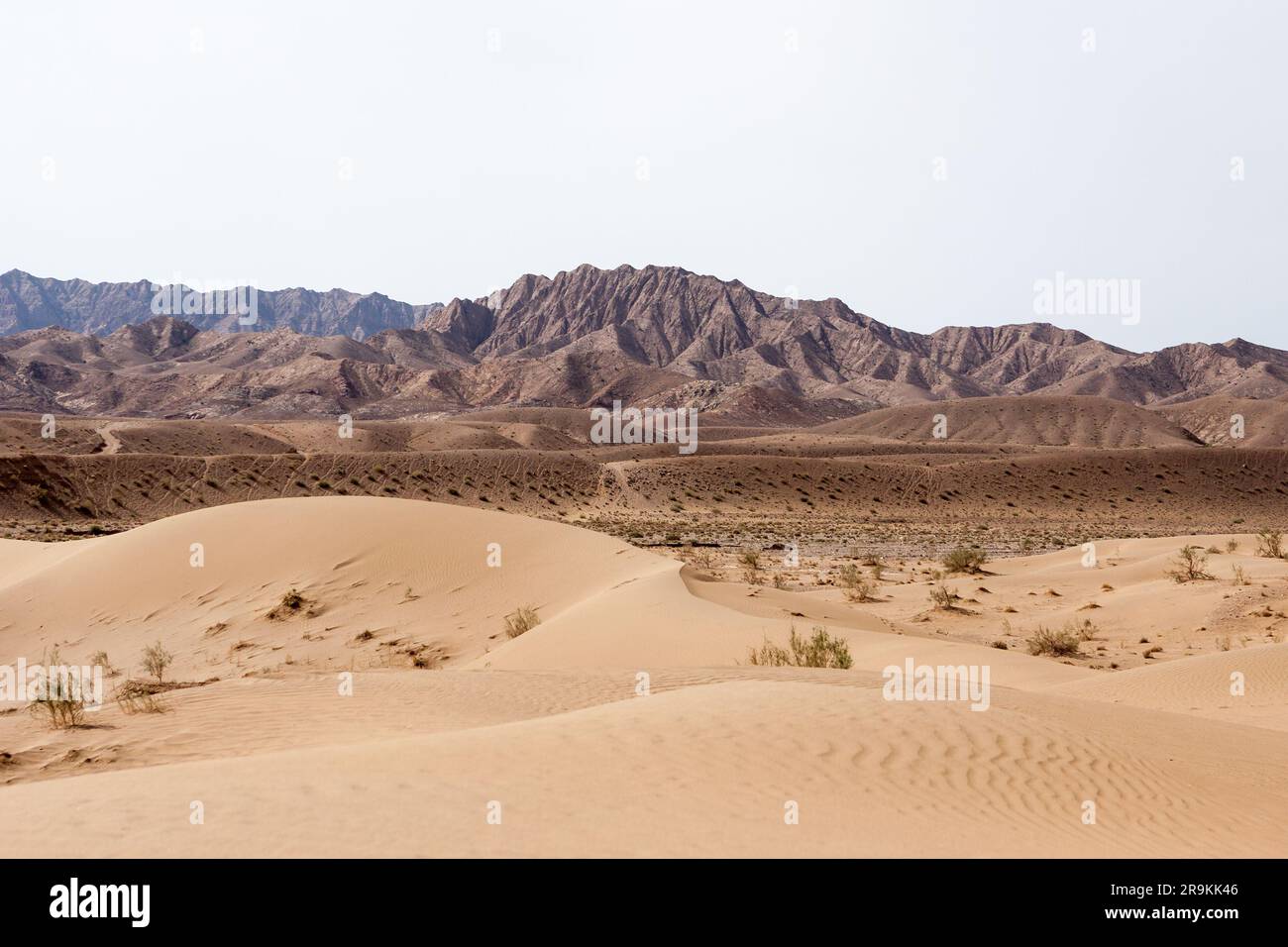 Sand dunes in iranian desert Dasht-e Kavir. Isfahan province. Iran ...