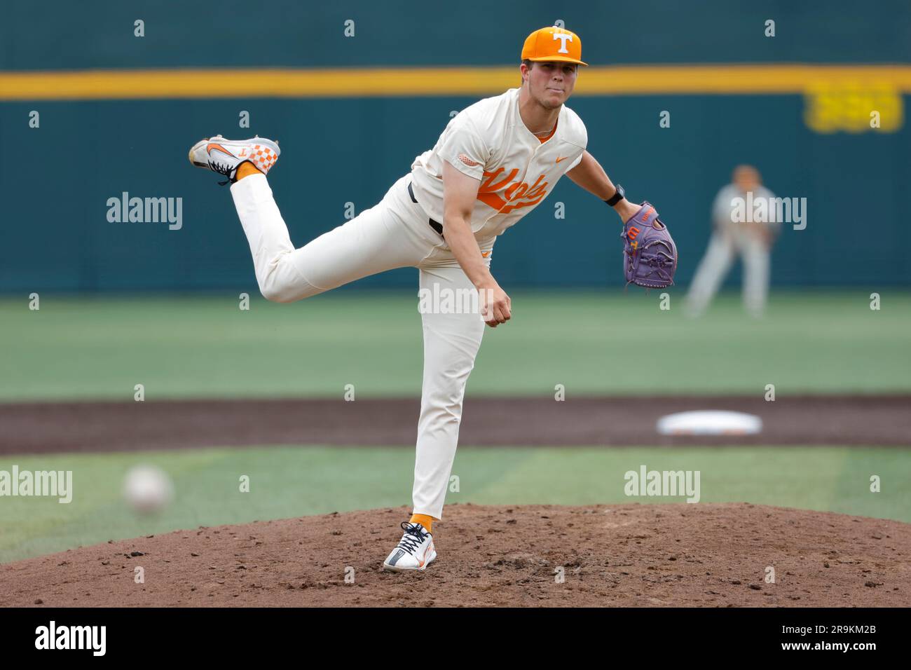 Tennessee Volunteers starting pitcher Drew Beam (32) in action against ...