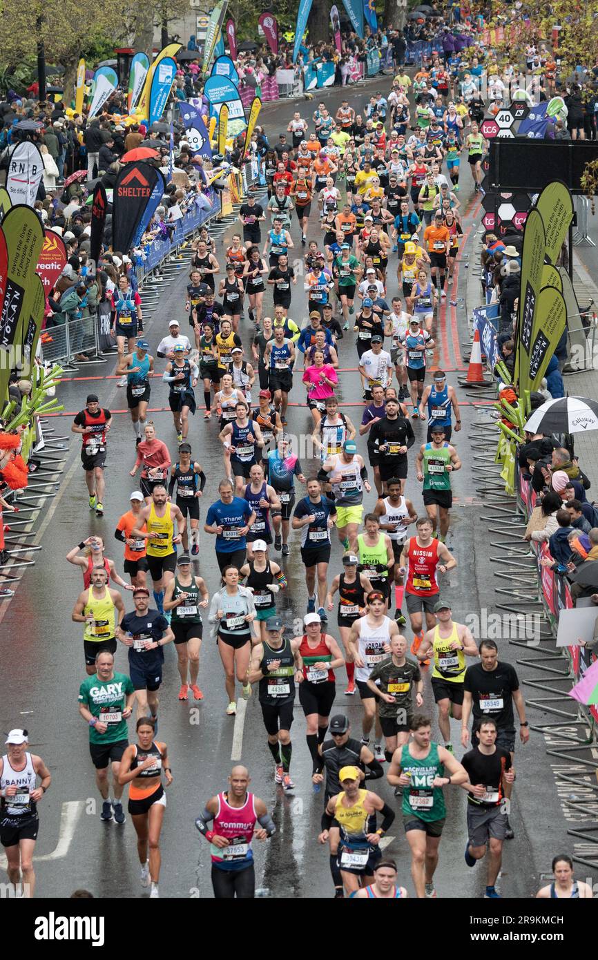 2023 marathon crowd london hi-res stock photography and images - Alamy