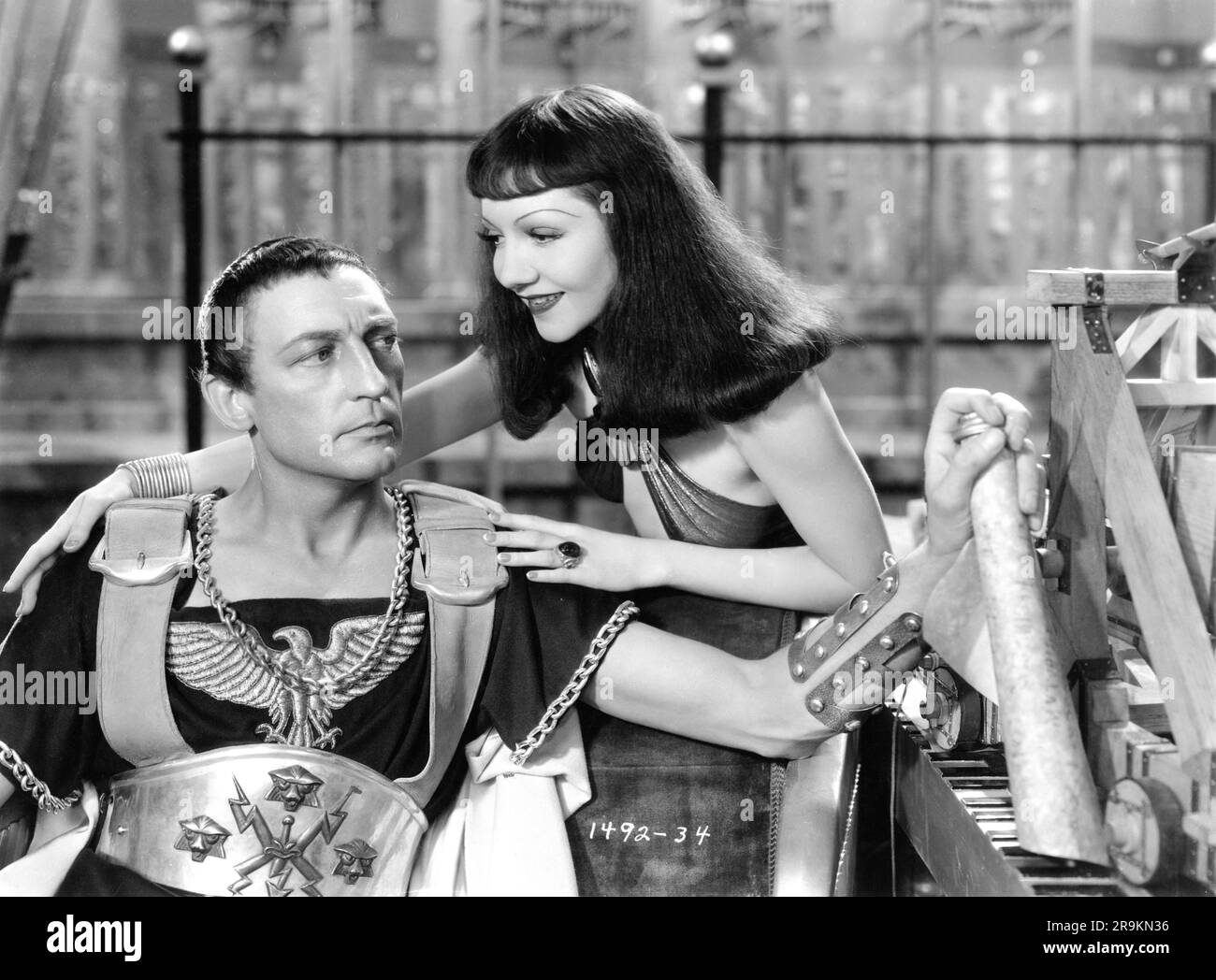 WARREN WILLIAM as Julius Caesar and CLAUDETTE COLBERT as Cleopatra in CLEOPATRA 1934 director ...