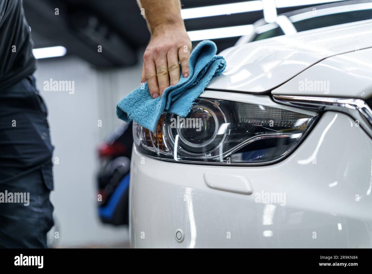 Man wipes a car with a rag Stock Photo - Alamy