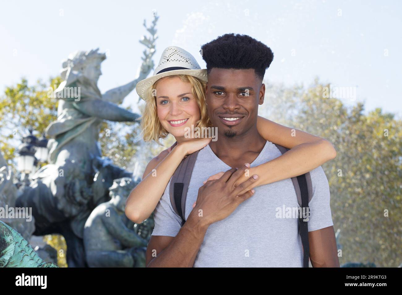 tourist couple hugging on holiday break Stock Photo - Alamy
