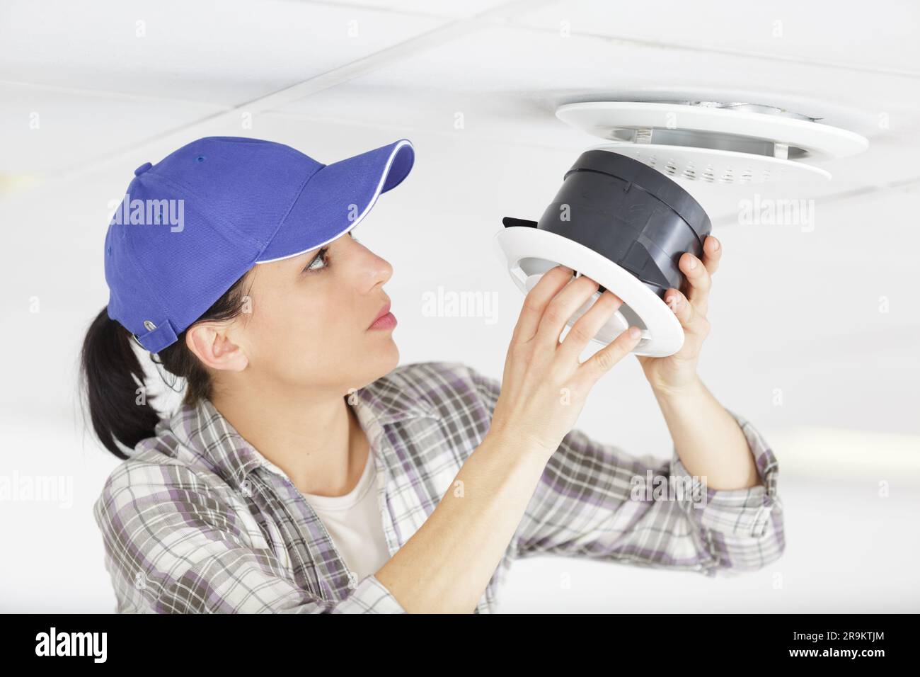 Installing vent hi-res stock photography and images - Alamy