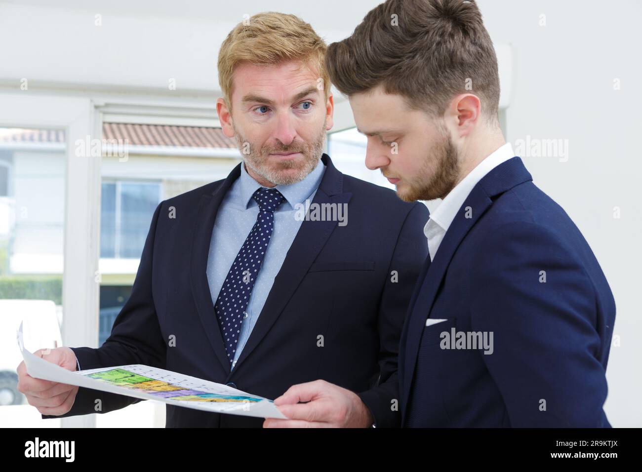 Business man pointing finger small hi-res stock photography and images ...