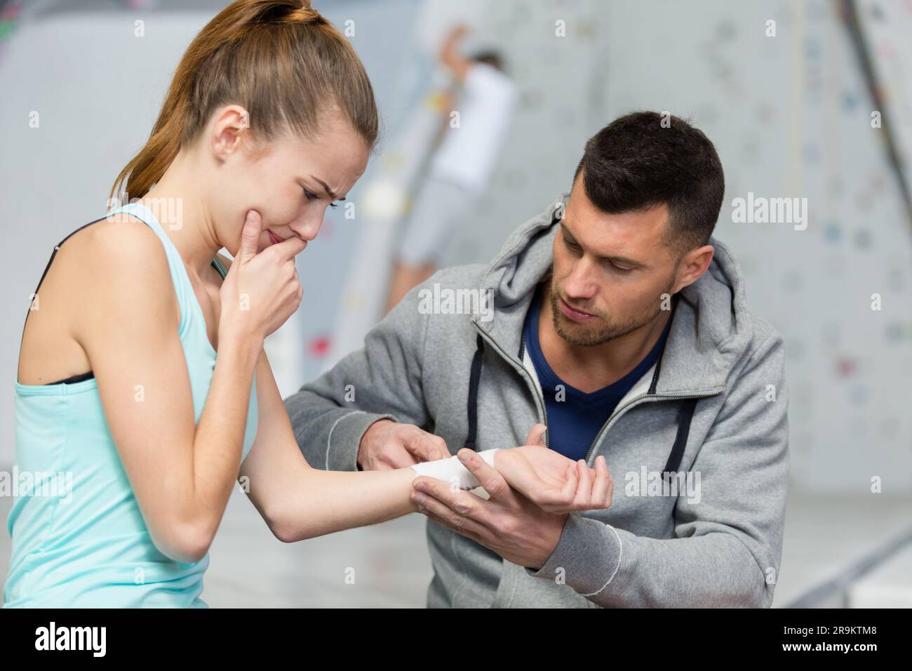 pretty young girl crying after falling down Stock Photo - Alamy