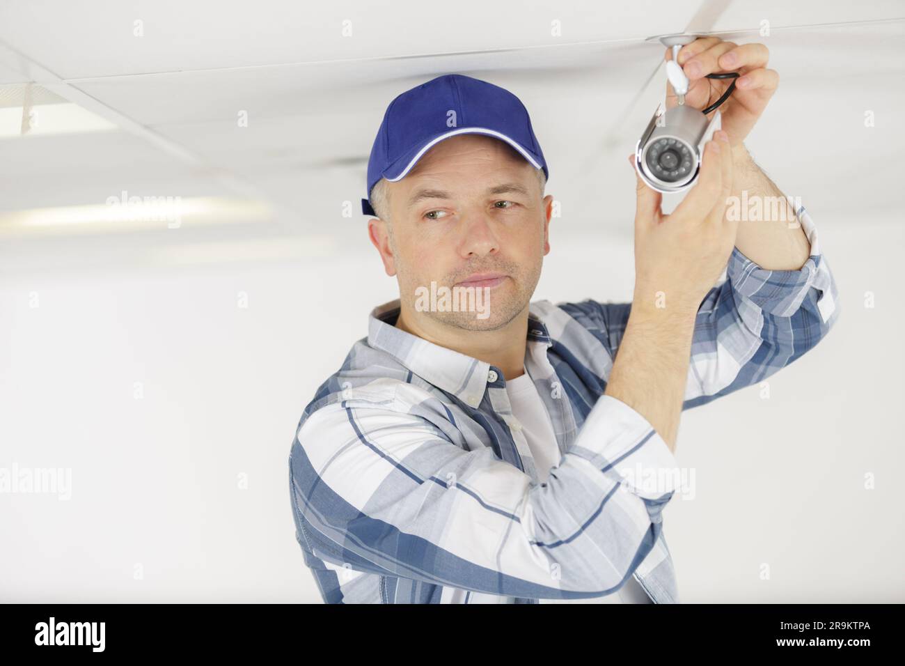 Close up male cctv technician hi-res stock photography and images - Alamy