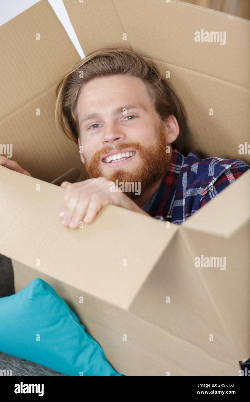 Man inside a crate hi-res stock photography and images - Alamy