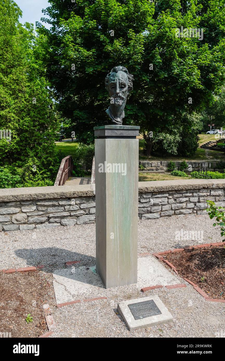 Shakespeare head statue, Shakespearean Gardens, Stratford, Ontario ...