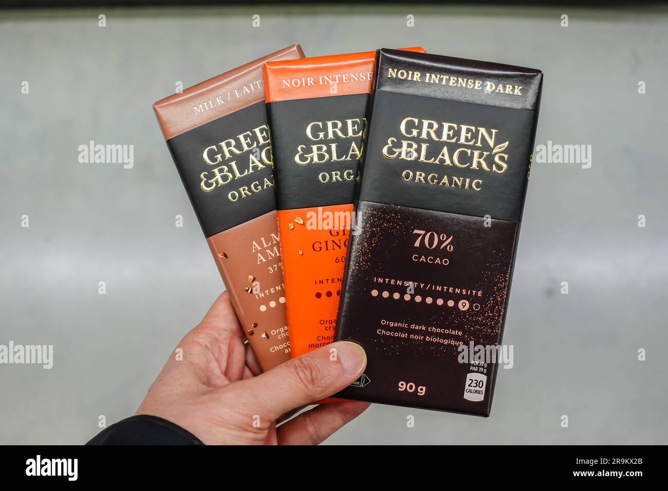 Black chocolate packs hi-res stock photography and images - Alamy