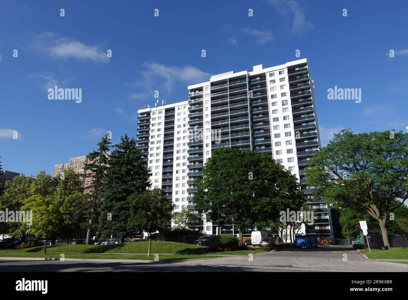 1980s toronto apartment building hi-res stock photography and images ...