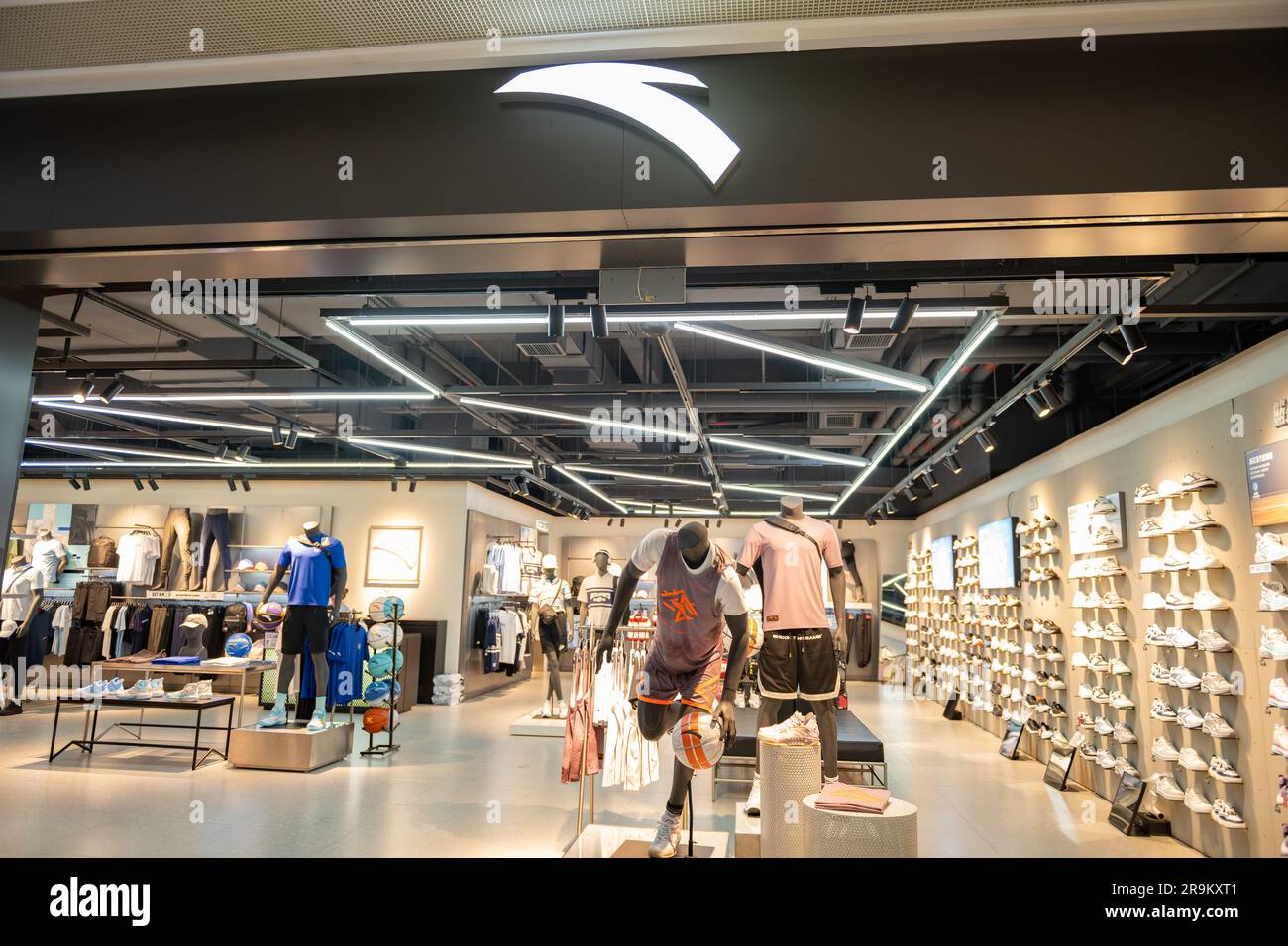 Anta and china hi-res stock photography and images - Alamy