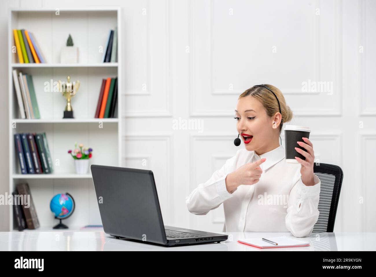 Customer service cute blonde hi-res stock photography and images - Alamy