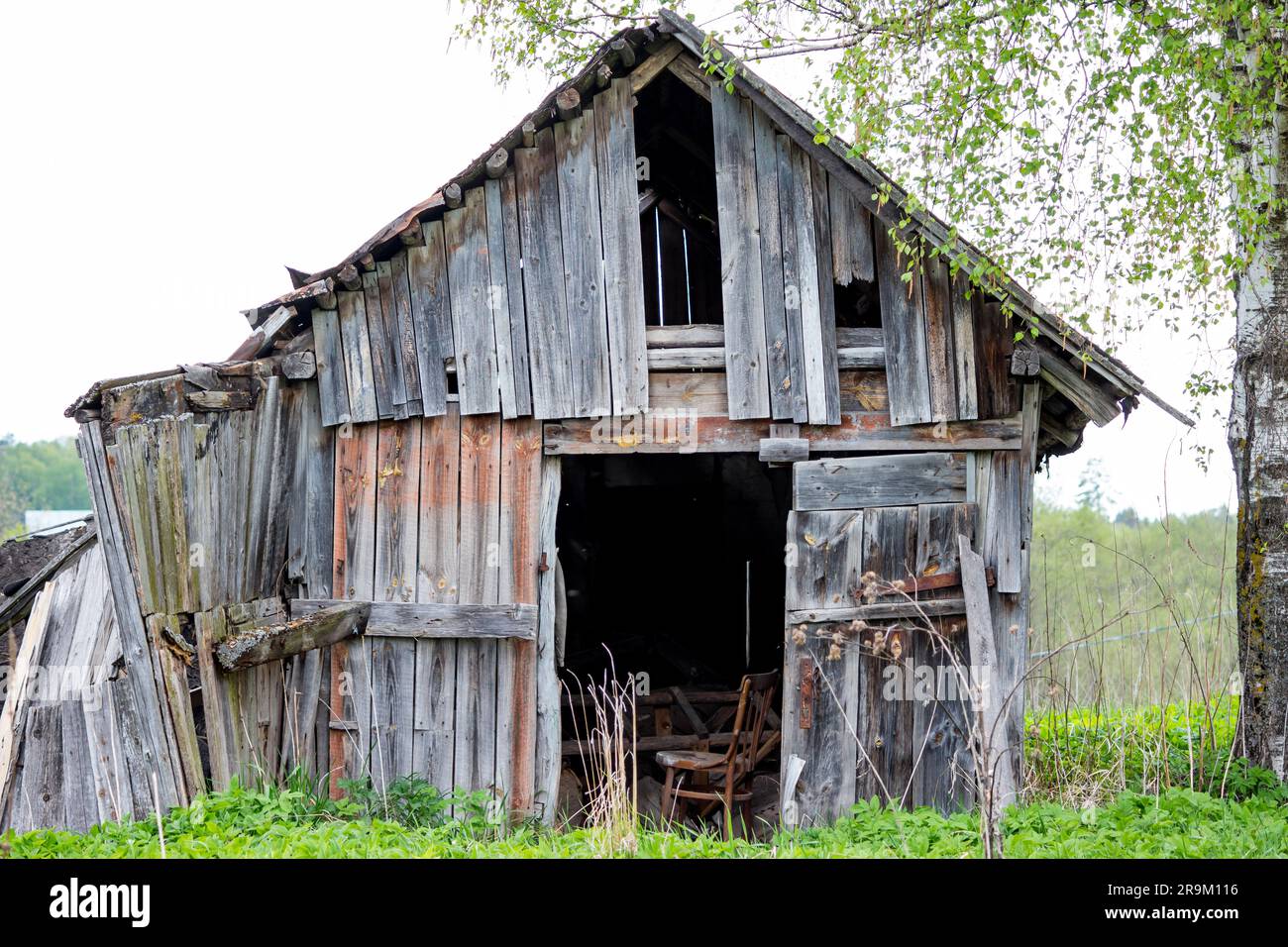 Old rickety wooden barn in the countryside Stock Photo - Alamy