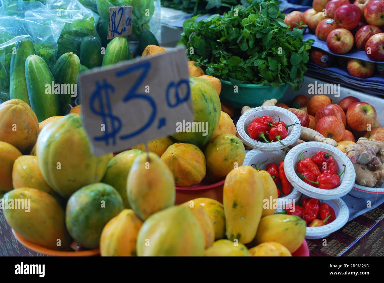 Fresh Mangos for sale, Market, Nadi, Fiji Stock Photo - Alamy