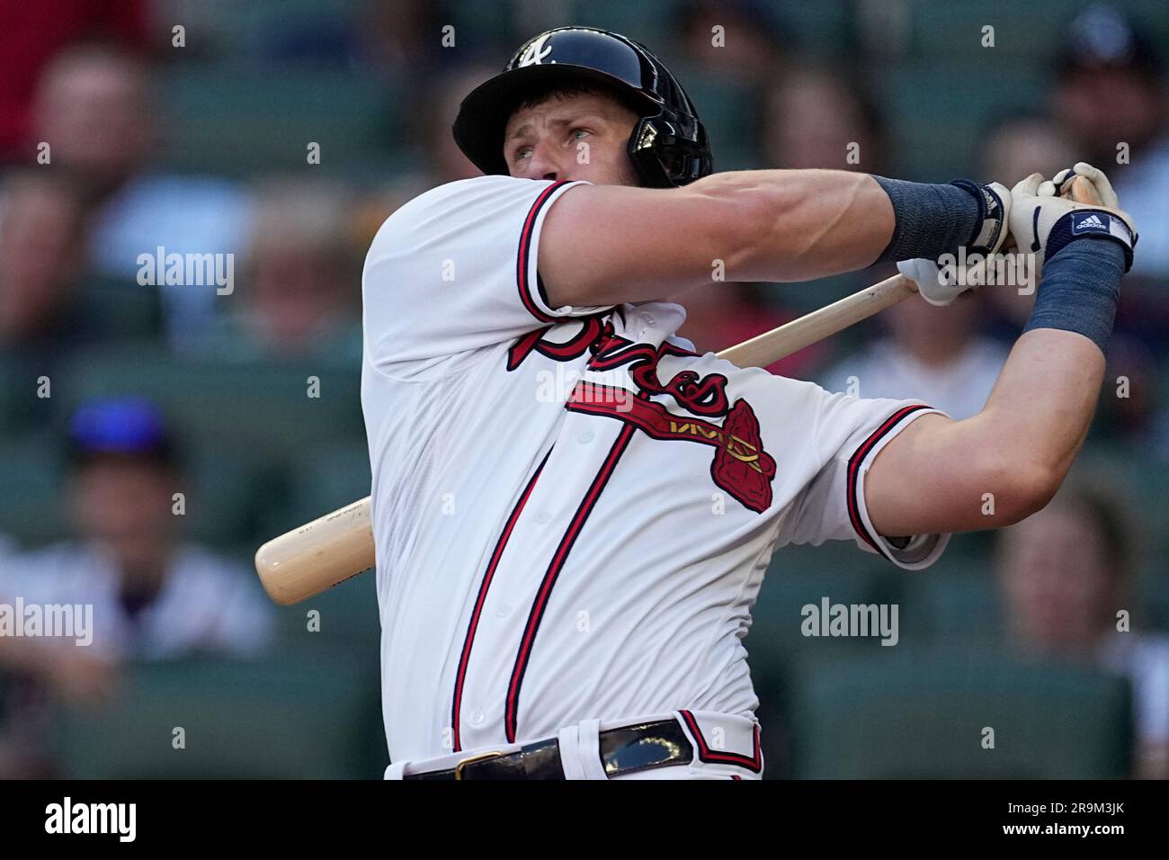 Atlanta Braves' Sean Murphy watches his solo home run against the ...