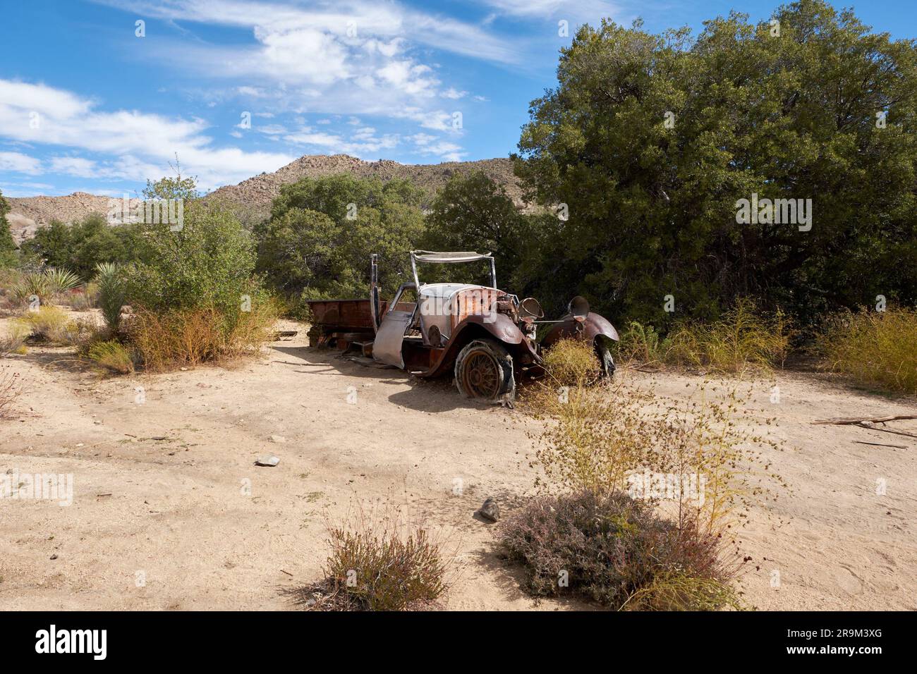 Joshua Tree, California, USA. 11th Oct, 2017. An old abandoned rusted ...