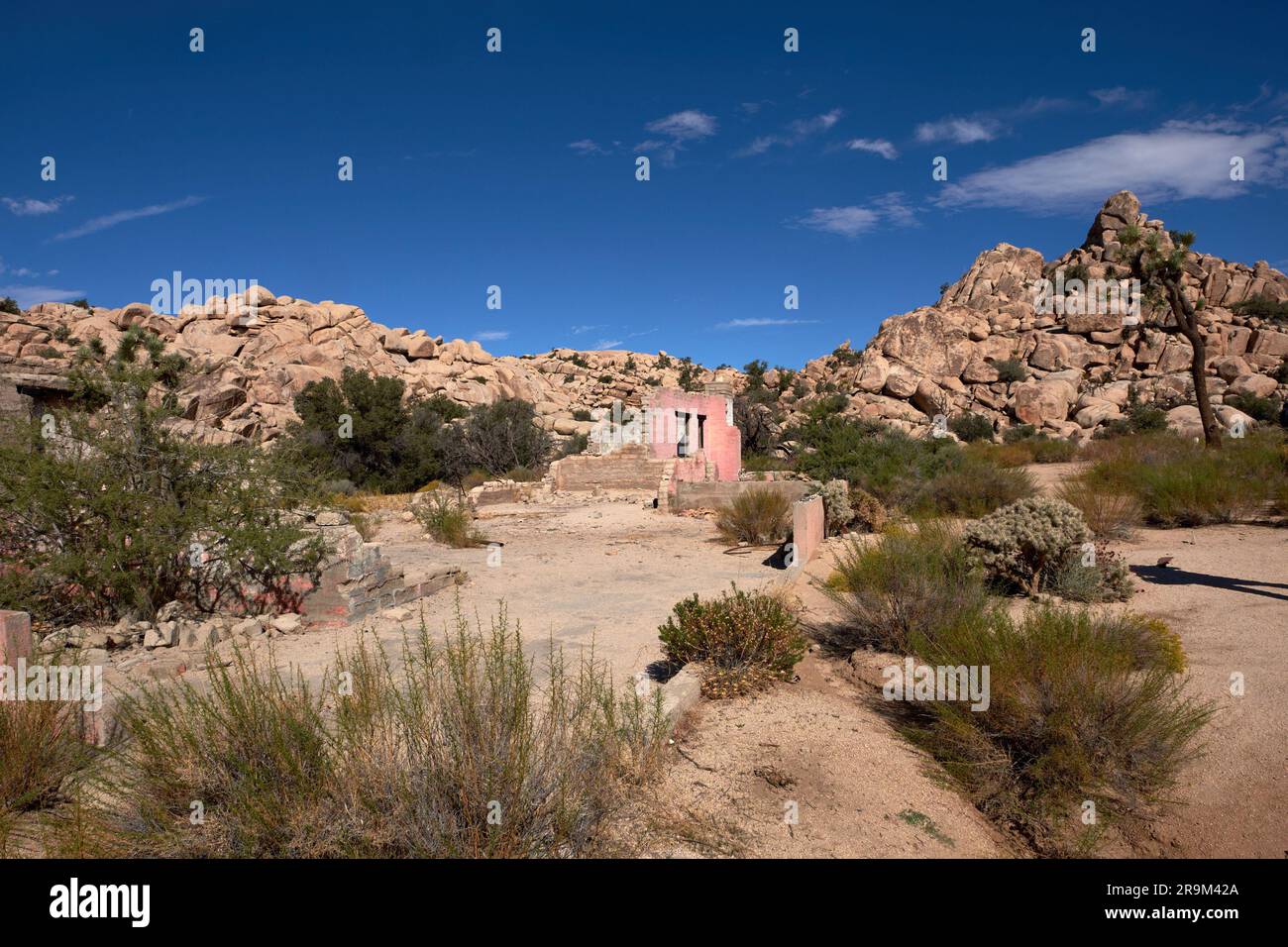 Joshua Tree, California, USA. 11th Oct, 2017. The remains of an old ...