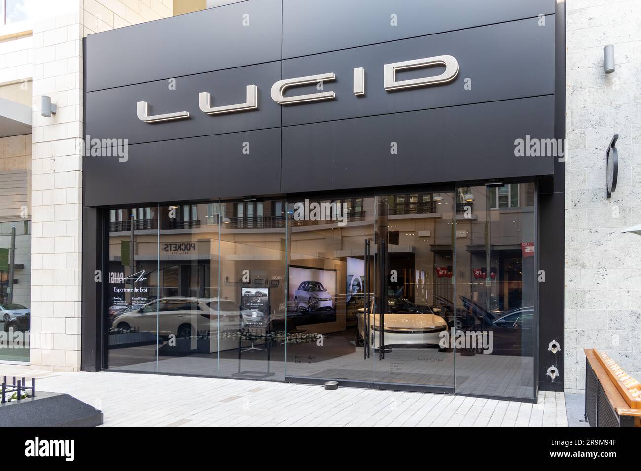 Lucid motors logo hi-res stock photography and images - Alamy