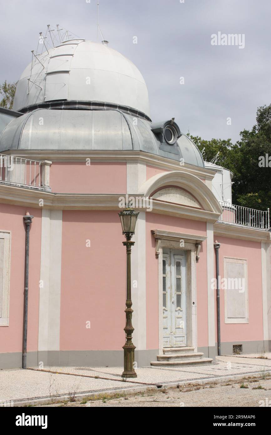 The observatory in the Botanical Gardens in Lisbon Stock Photo - Alamy