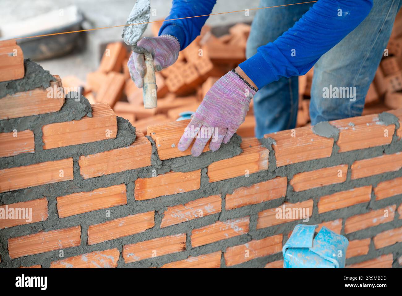 Block wall plaster cement trowel hi-res stock photography and images - Alamy