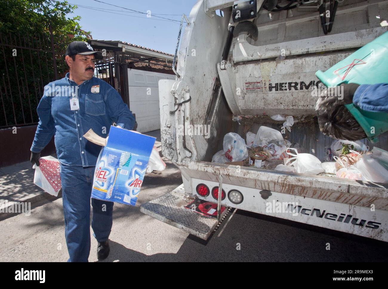 Garbage collection, Municipal public services, garbage collection in ...