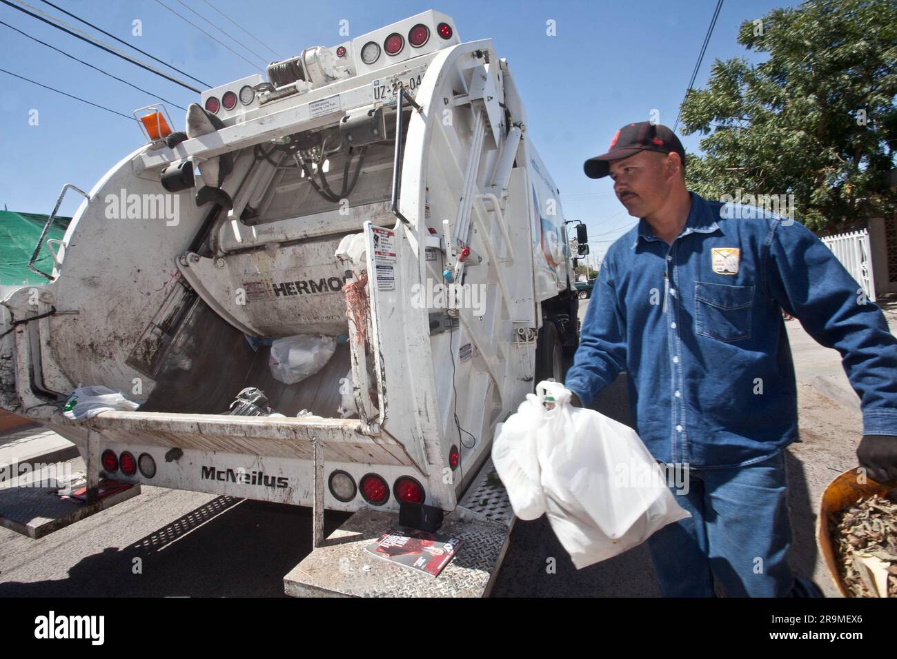 Garbage collection, Municipal public services, garbage collection in ...