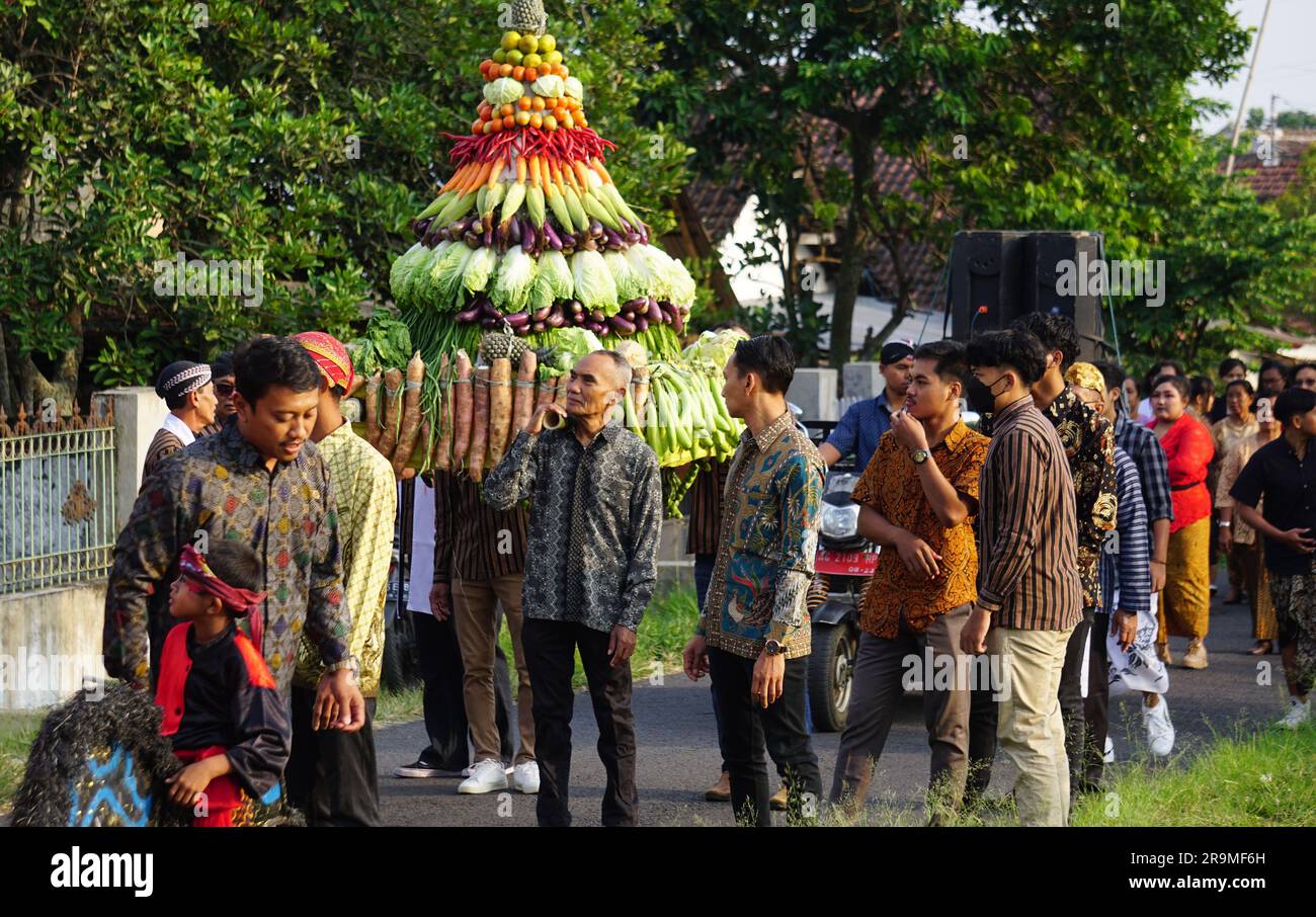 Unduh-unduh festival is offerings of gratitude to God for the harvest ...