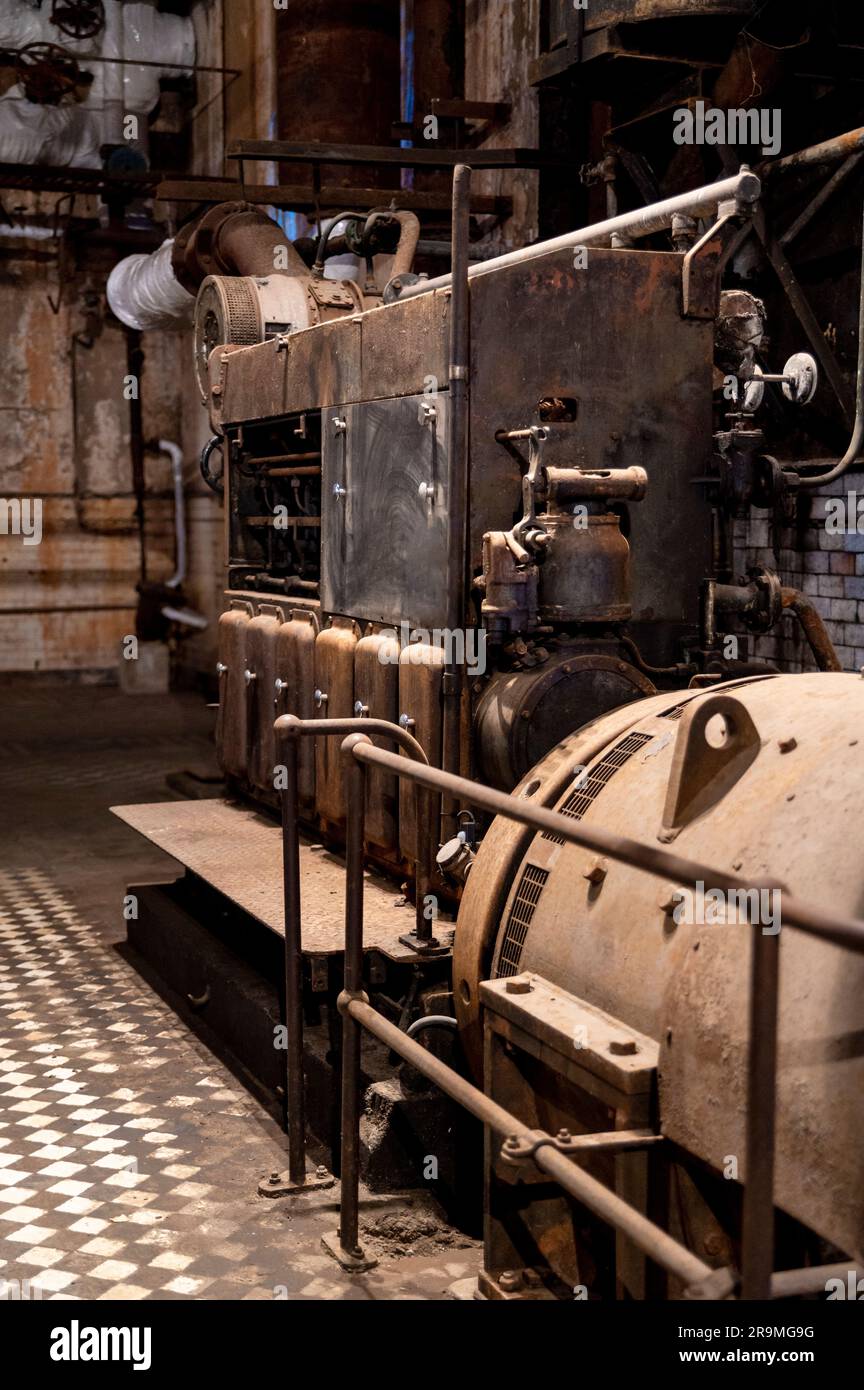 Old machinery in an abandoned factory Stock Photo - Alamy