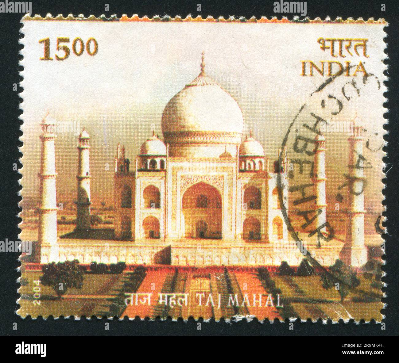 INDIA - CIRCA 2004: stamp printed by India, shows Taj Mahal, circa 2004 ...