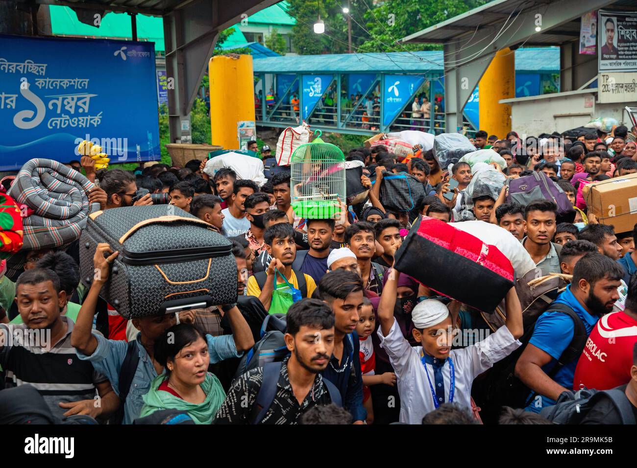 Dhaka, Bangladesh. 27th June, 2023. People leaving the capital and ...