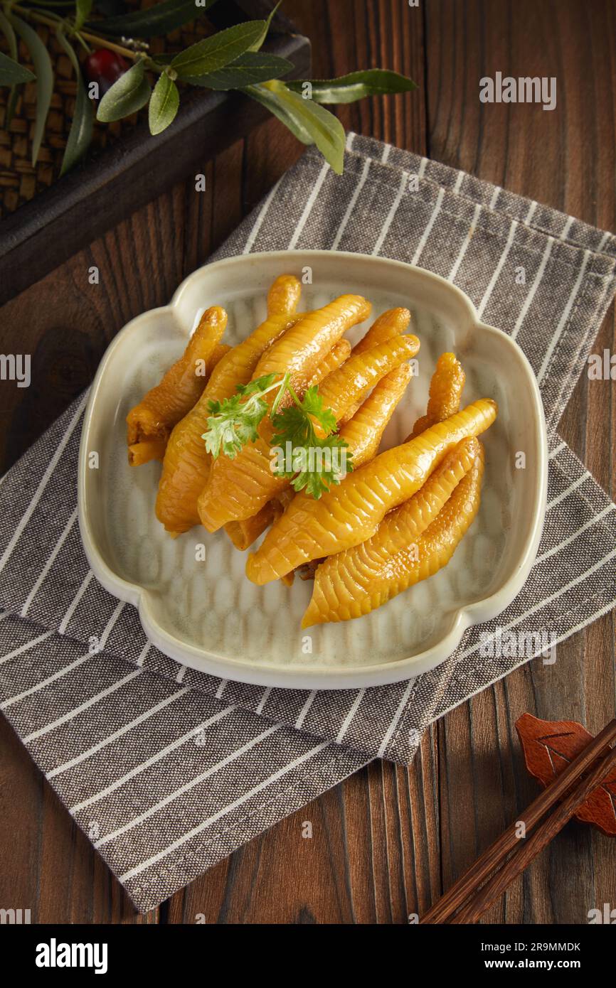 Chicken feets hi-res stock photography and images - Alamy