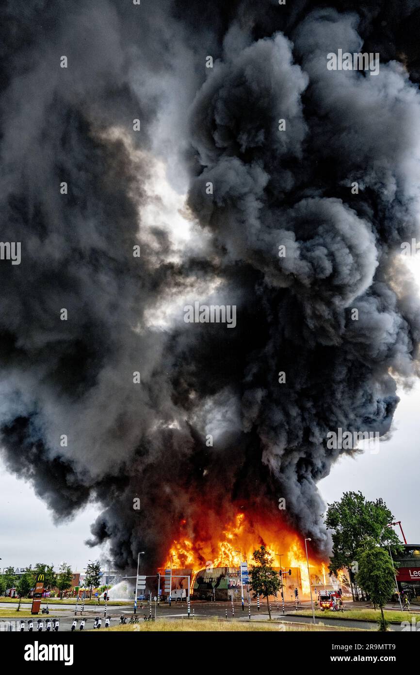 ROTTERDAM - The fire brigade extinguishes a large fire in a shed on ...