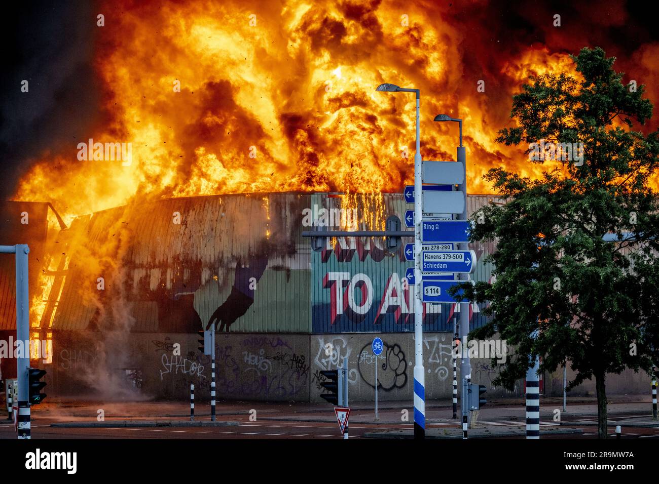 ROTTERDAM - The fire brigade extinguishes a large fire in a shed on ...
