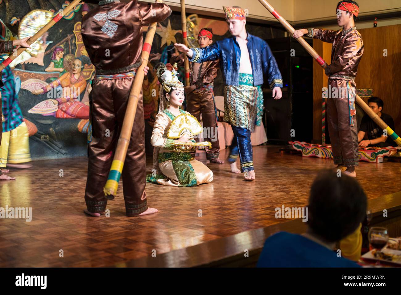 Filipino tinikling hi-res stock photography and images - Alamy