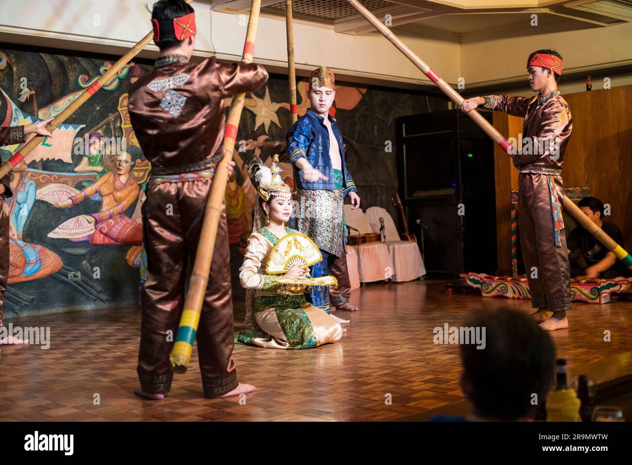 Tinikling dance hi-res stock photography and images - Alamy