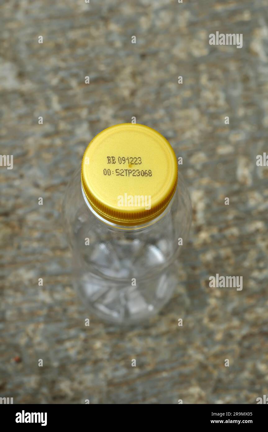 Expiry date label hi-res stock photography and images - Alamy