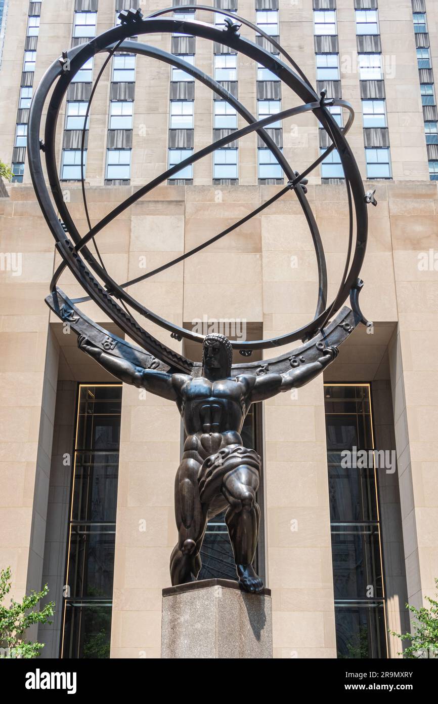 Atlas sculpture at the Rockefeller Center in New York city Stock Photo ...